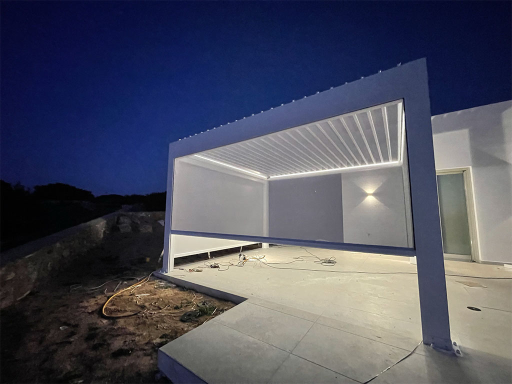 Βιοκλιματική Πέργκολα FUTURA με LED και Vertical στην Πάρο ...